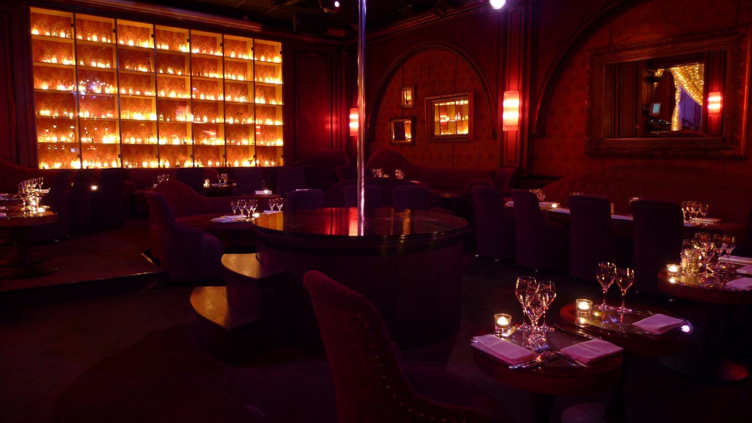 Secret Square Paris - N°1 des Clubs de Striptease à la Française